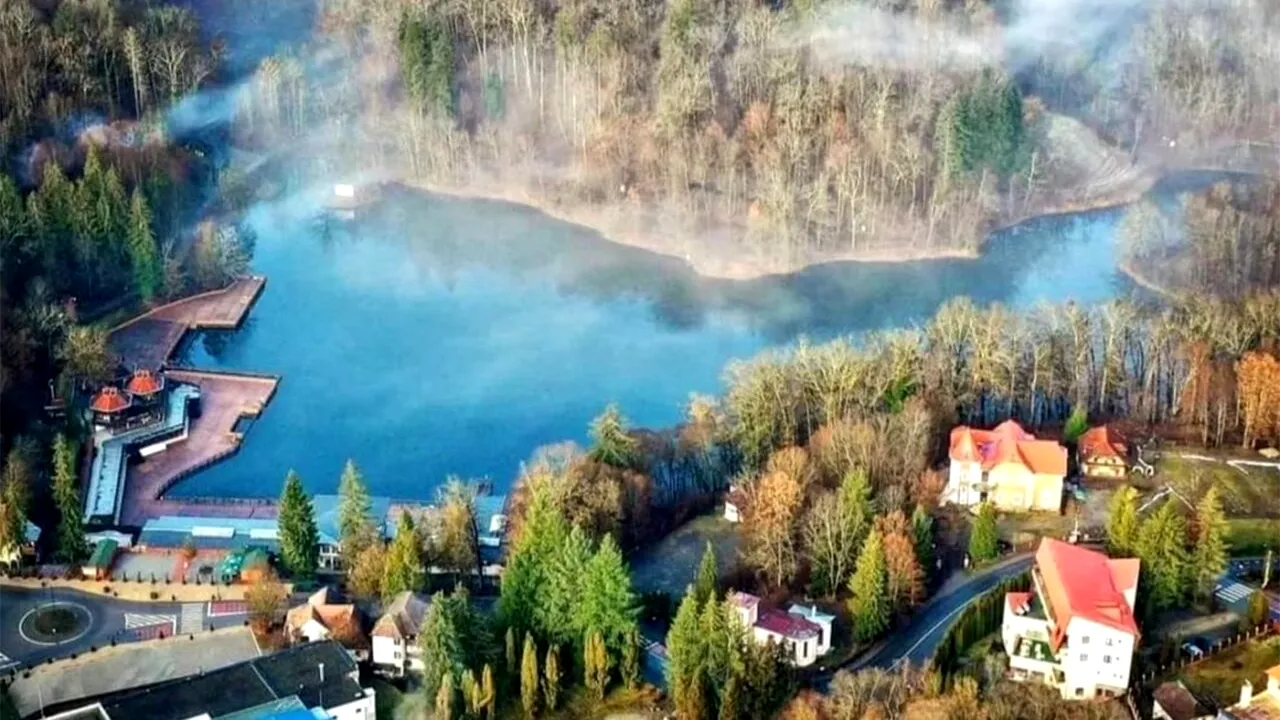 Lacul de basm din România. Este unic în Europa, dar puțini turiști de ...