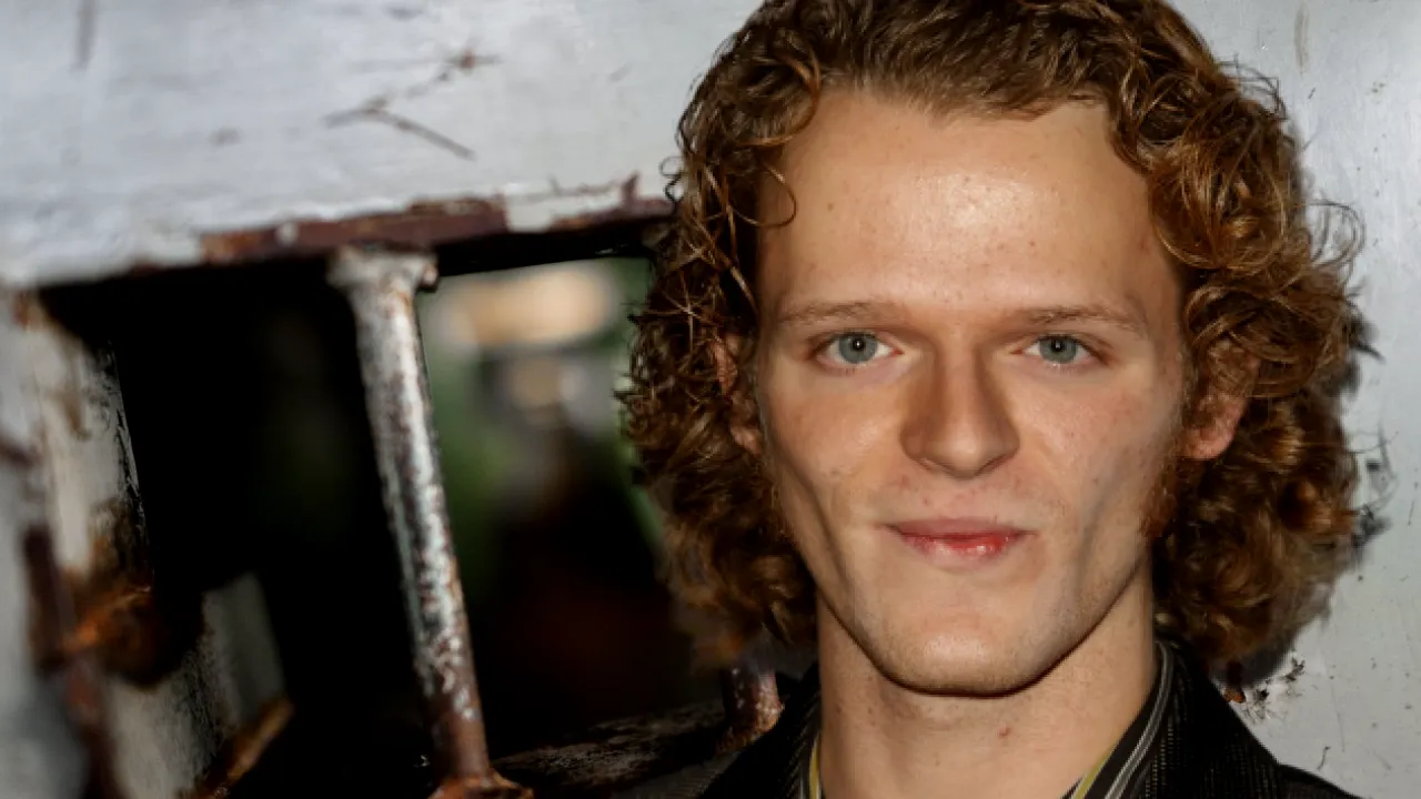 Actorul Nick Pasqual, arestat după ce și-a înjunghiat de 20 de ori ...