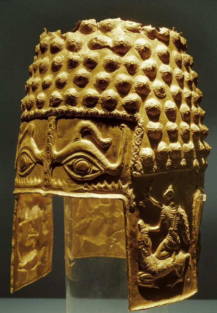 Istoria din spatele coifului dacic de la Coțofenești, unul dintre ...