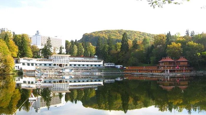 Lacul de basm din România. Este unic în Europa, dar puțini turiști de ...
