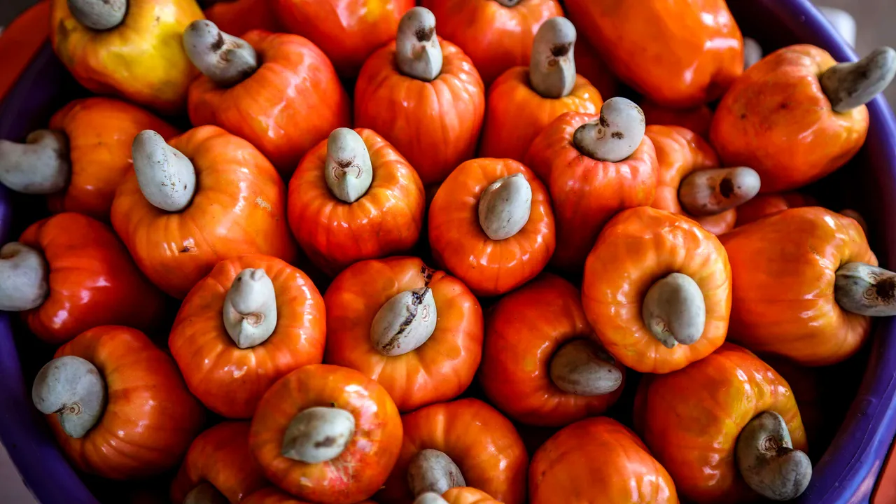 S-a ales cu arsuri de gradul trei pe față după ce a mâncat un fruct ...